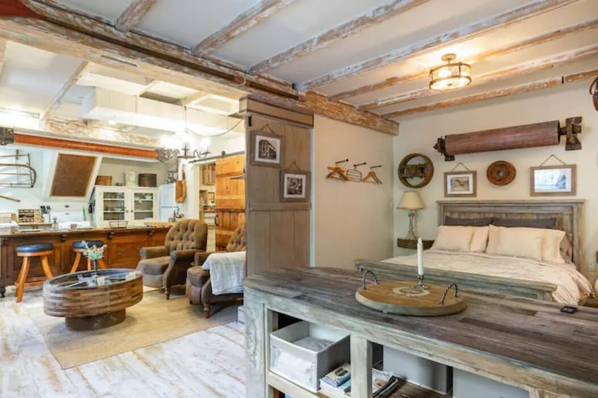 Island Mill Getaway-the Waterfall Retreat-private Entrance-hot Tub-boats-bikes - Napanee