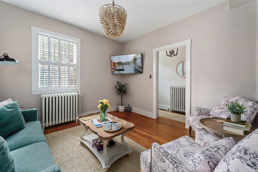 Historic Annapolis Getaway - 45 Steps To Downtown And 150 Steps To Usna! - Annapolis, MD