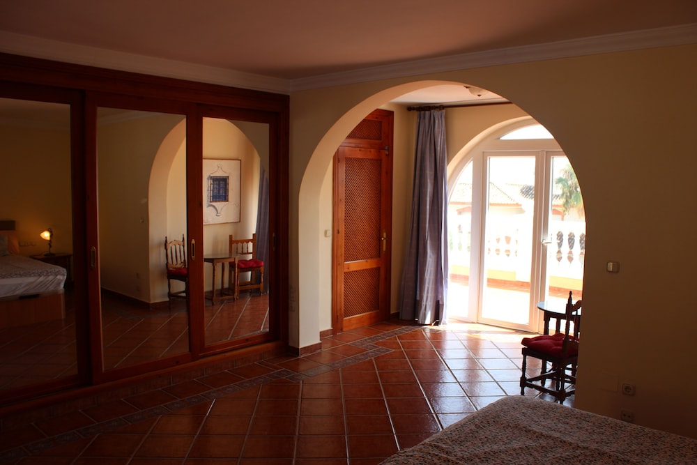 Typical Spanish Villa , Perfect For 2 Families - Benalmádena