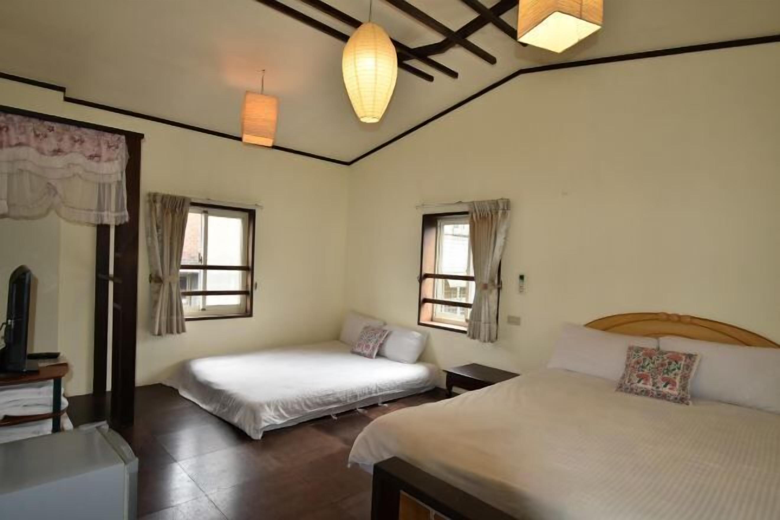 Cortinas blackout, Wi-Fi de cortesia, roupa de cama