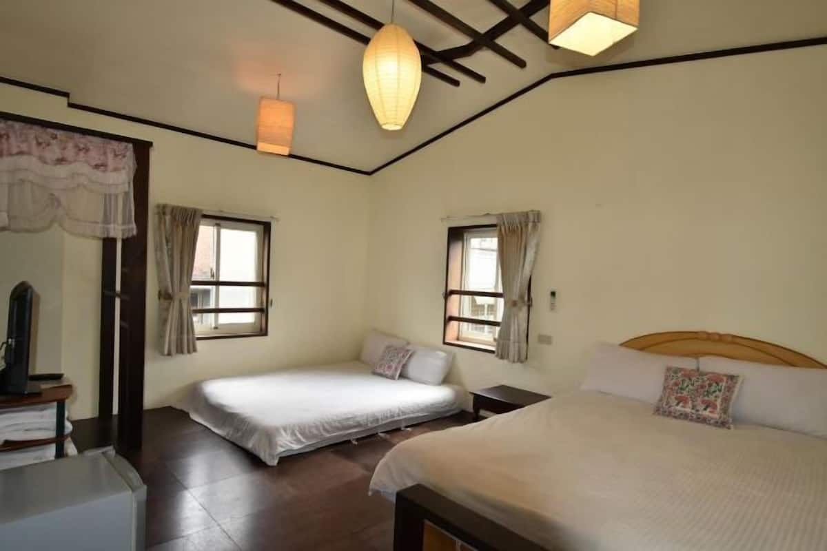 Cortinas blackout, Wi-Fi de cortesia, roupa de cama