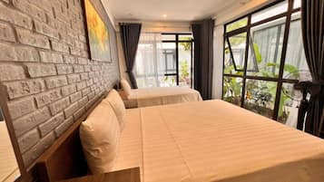 Quarto triplo luxo | Frigobar, escrivaninha, cortinas blackout, quartos à prova de som