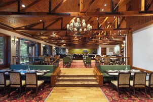 Café da manhã com buffet grátis todos os dias