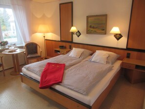 Quarto casal conforto, sacada | Cofres nos quartos, quartos à prova de som