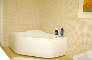 Quarto família, banheiro privativo | Banheiro | Chuveiro, produtos de toalete grátis, toalhas de banho 