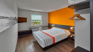 Cofre no quarto, secretária, ferro/tábua de engomar, Wi-fi grátis