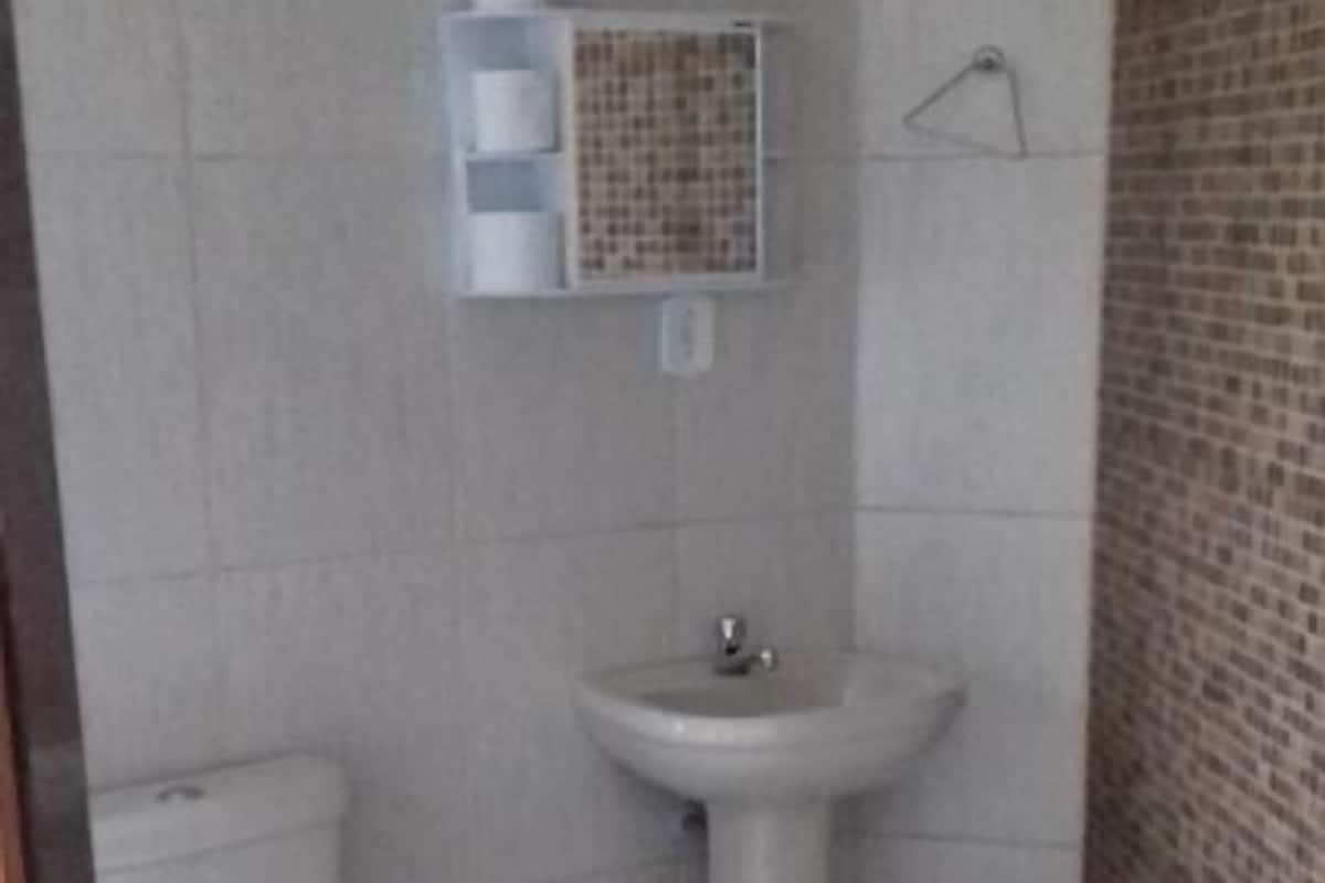 Um polibã, toalhas fornecidas