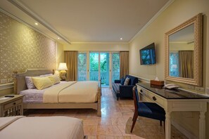 Quarto triplo luxo | Frigobar, escrivaninha, quartos à prova de som, Wi-Fi de cortesia