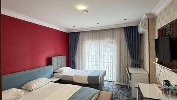 Quarto Triplo | 1 quarto, cofre no quarto, secretária, quartos insonorizados