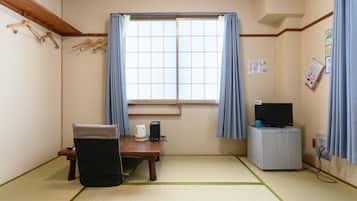 Quarto Twin Tradicional, não fumadores (Japanese,SharedWashroom,No cosleeping) | Wi-fi grátis, roupa de cama fornecida