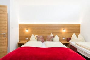 Quarto triplo conforto, 1 quarto | 1 quarto, escrivaninha, Wi-Fi de cortesia