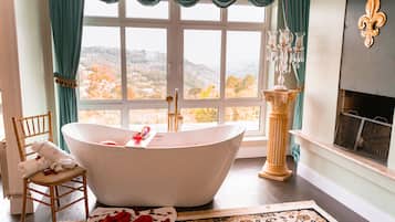 Quarto casal premier, lareira, vista para a montanha (Monaco) | Roupas de cama de algodão egípcio, roupas de cama premium, frigobar