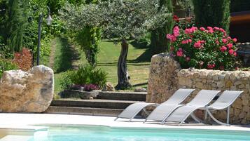 Piscina externa sazonal
