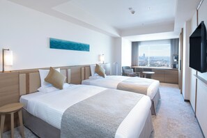 Roupas de cama premium, cofres nos quartos, cortinas blackout