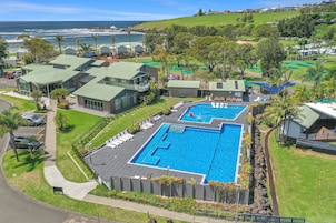 2 piscinas exteriores, uma piscina aquecida 