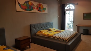 Quarto Quádruplo, varanda | Com decoração personalizada, com mobília individualizada, secretária 