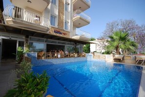 Piscina exterior sazonal 