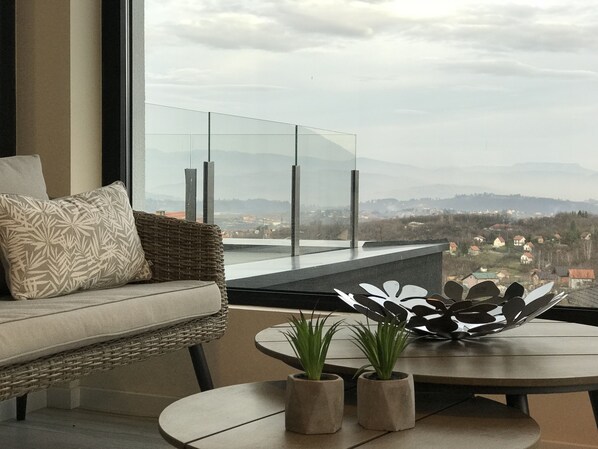 TV de ecrã plano, lareira