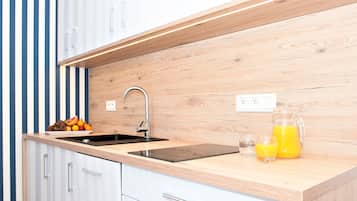 Apartamento, 1 quarto, cozinha americana | Cozinha americana privada | Geladeira