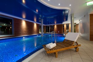 Piscina interior, da(s) 8:00 à(s) 21:00, espreguiçadeiras 