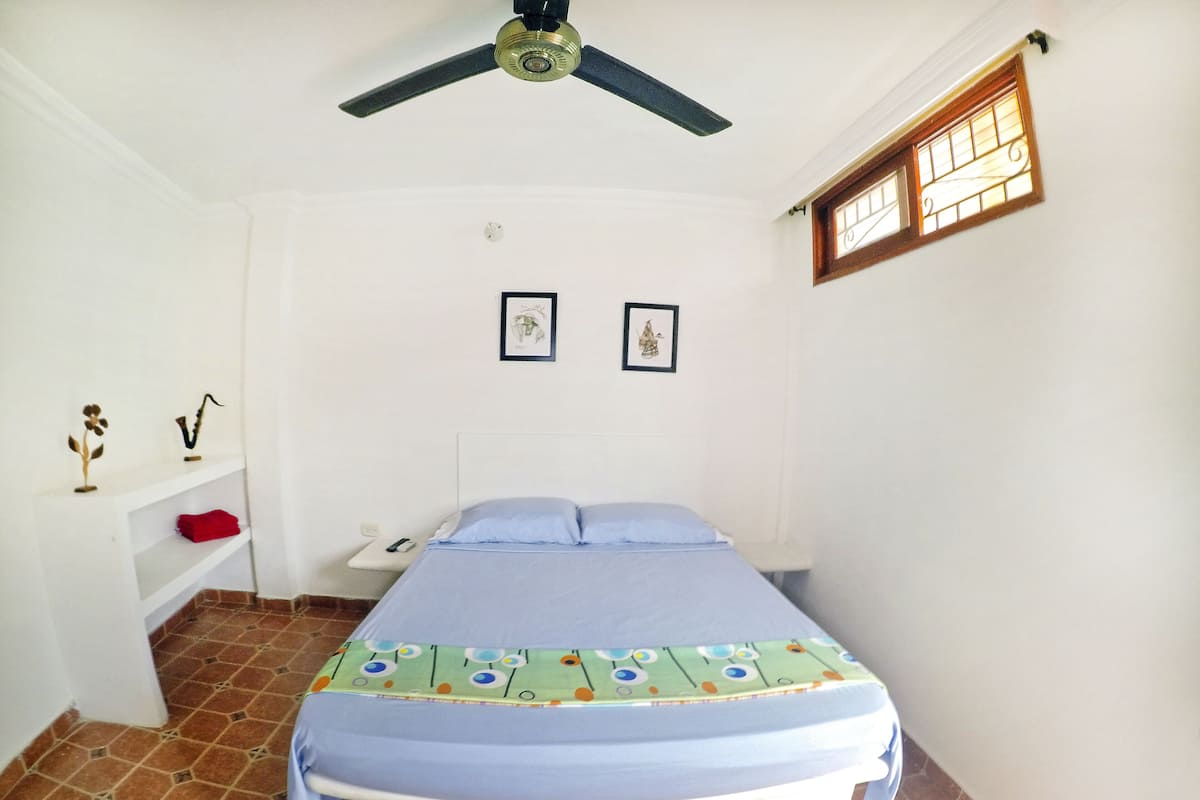 Quarto Duplo Standard, 1 cama de casal, casa de banho privativa | Secretária, Wi-fi grátis