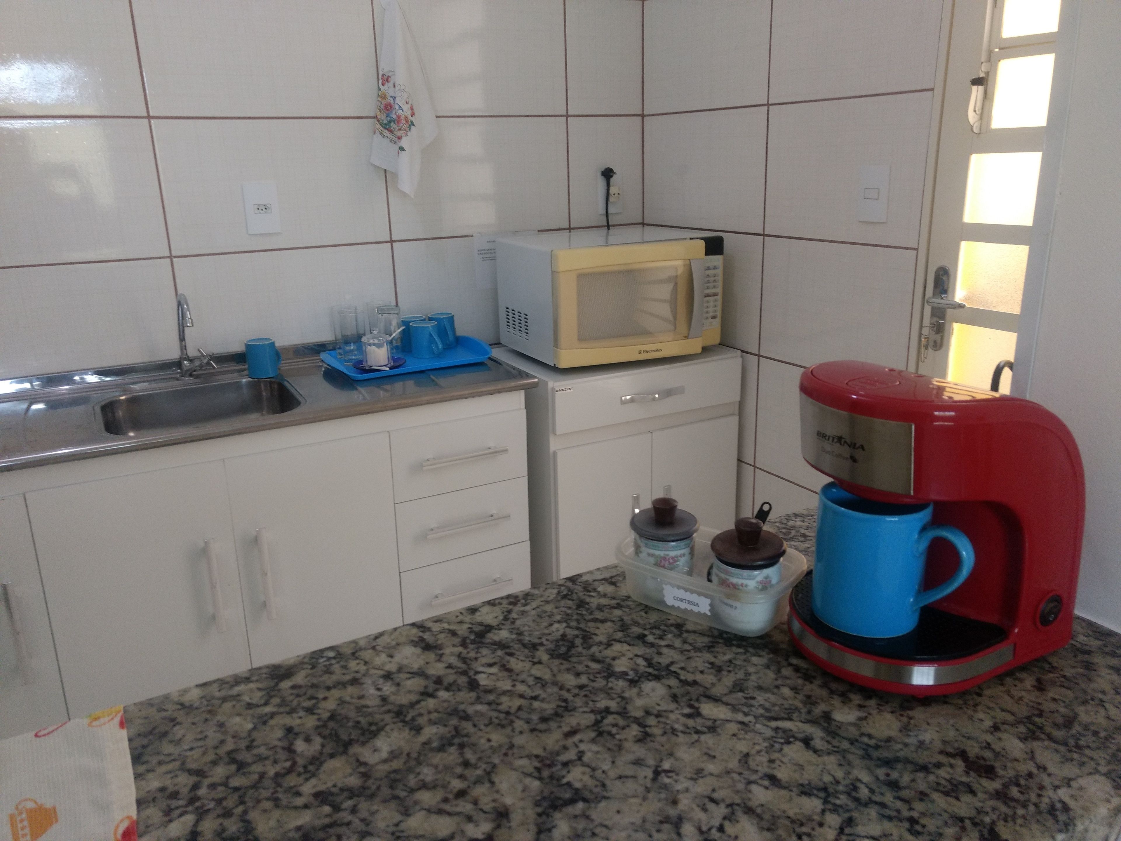 Geladeira, micro-ondas, liquidificador