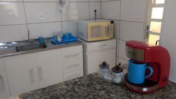 Geladeira, micro-ondas, liquidificador