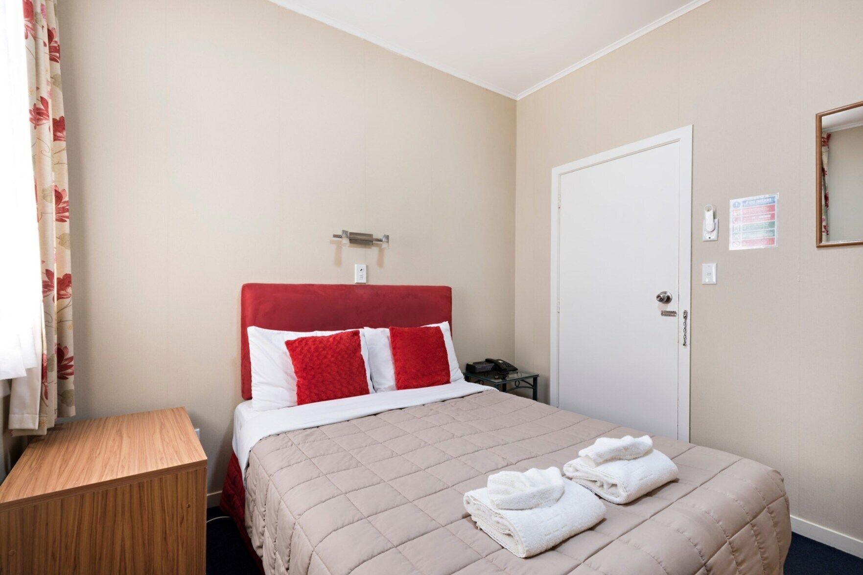 Roupas de cama premium, Wi-Fi de cortesia, roupa de cama