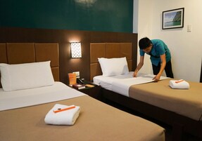 Quarto Twin Deluxe | Secretária, camas desdobráveis