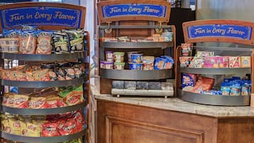 Apartamento em Condomínio Fechado, 1 quarto | Lojas de lembranças