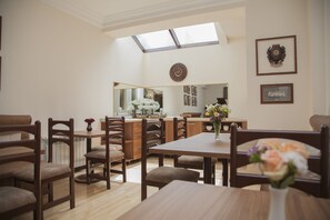 Pequeno-almoço tipo buffet diário incluído