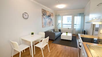 Apartamento Cidade, 1 quarto, cozinha, Vista para a cidade | 1 quarto, roupa de alta qualidade, secretária, quartos insonorizados