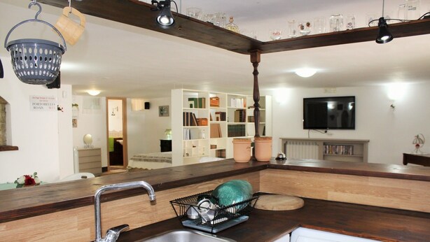 Apartamento, 1 quarto | Kitchenette privada | Um frigorífico, um micro-ondas (a pedido), uma placa de cozinha
