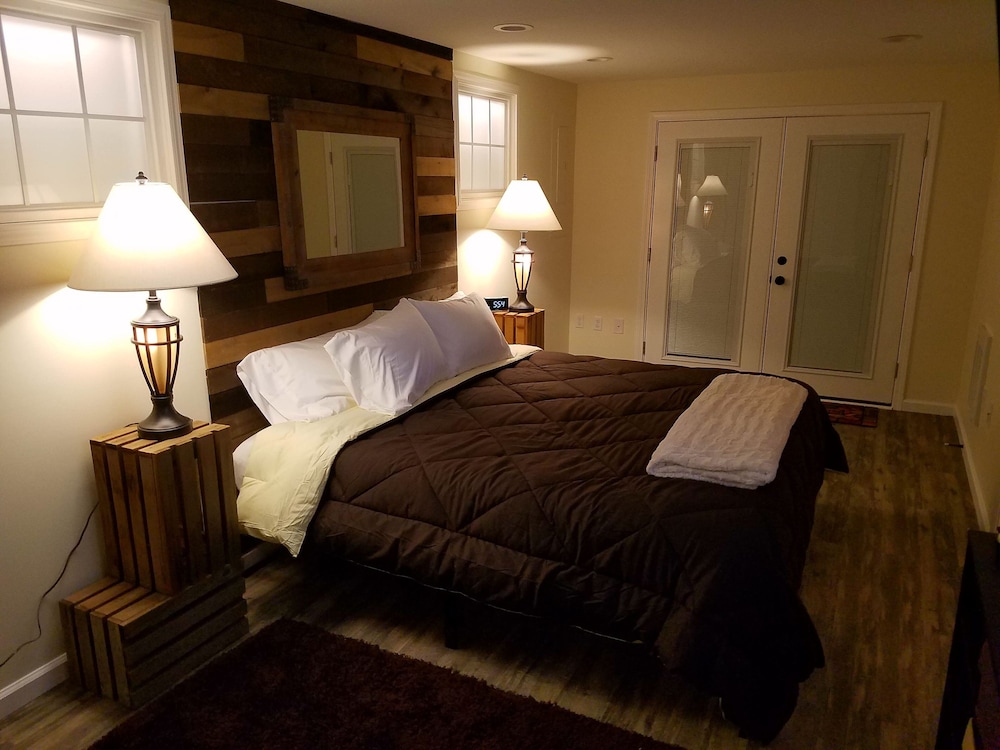 2 Bedroom Apartment W/ Private Entrance, 1.2 Miles To Downtown Asheville! - Asheville, NC