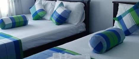 Quarto Triplo Familiar, 2 quartos | Cofre no quarto, quartos insonorizados, Wi-fi grátis