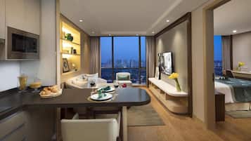Quarto Executivo, 1 quarto | Cozinha privada | Um frigorífico, um micro-ondas, uma placa de cozinha