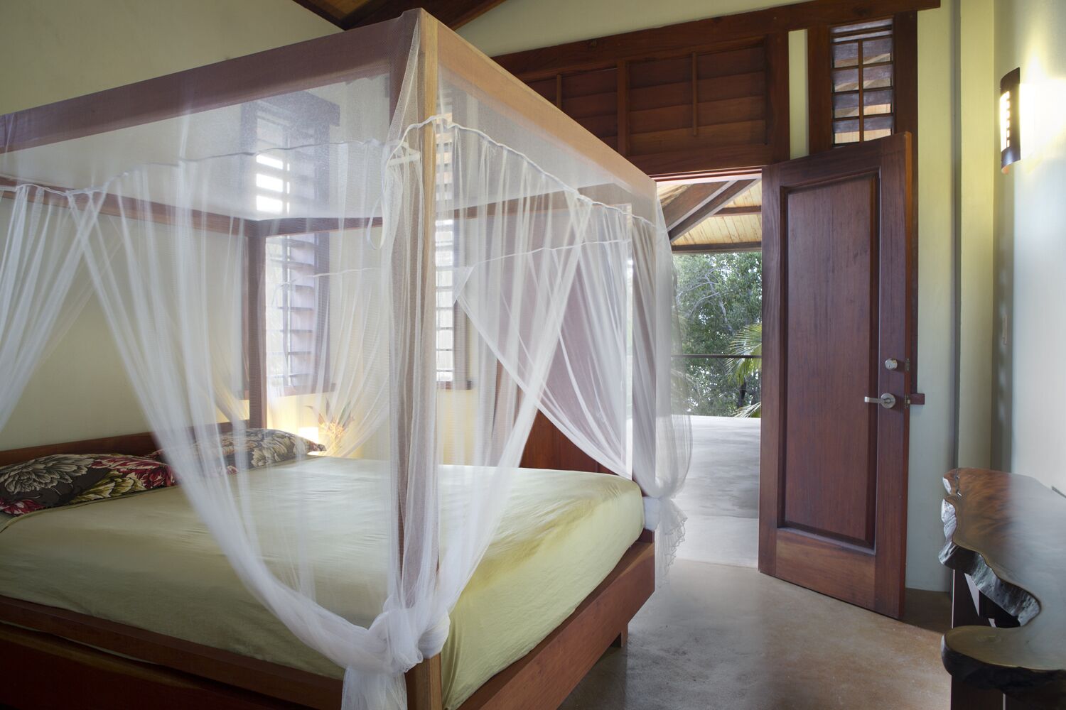 Beautiful Beachfront Island Home, Private Dock, Village Transportation Included - Placencia