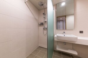 Chuveiro, chuveiro com efeito de chuva, secador de cabelo 