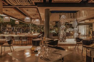 6 restaurantes: opção de café da manhã, almoço e jantar
