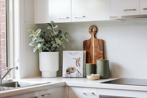 Casa de Férias, 3 quartos (Georgian) | Cozinha privada | Um frigorífico/congelador grande, um micro-ondas 