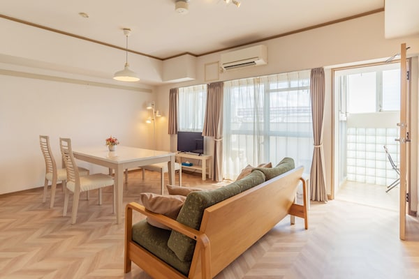 Universal Bay Condominium - Japon
