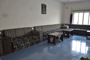 Área de estar no saguão