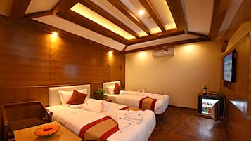 Quarto Twin Superior | Secretária, quartos insonorizados, ferro/tábua de engomar, Wi-fi grátis