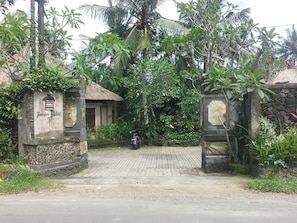 Fachada da propriedade