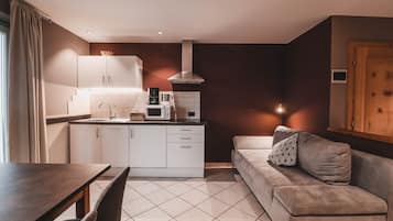 Condo clássico, 3 quartos, sacada | Cozinha privada | Geladeira, micro-ondas, cooktop, lava-louças