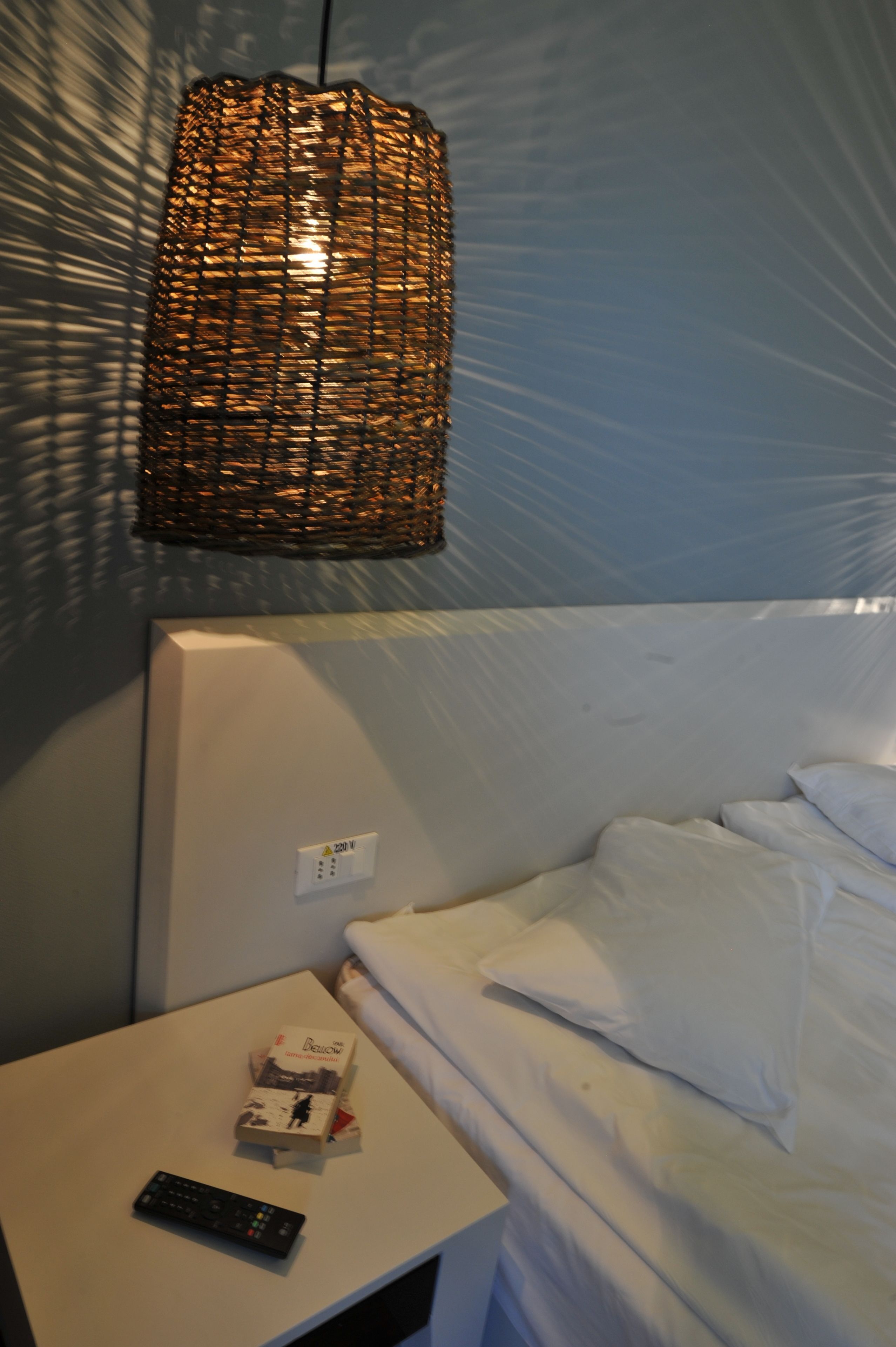 Minibar grátis, cofre no quarto, secretária 