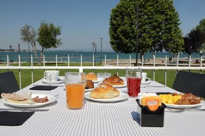 Pequeno-almoço tipo buffet diário incluído 