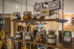 Café da manhã com buffet diário (EUR 19 por pessoa) 