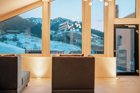 Piscina interior . Roggenstock Lodge