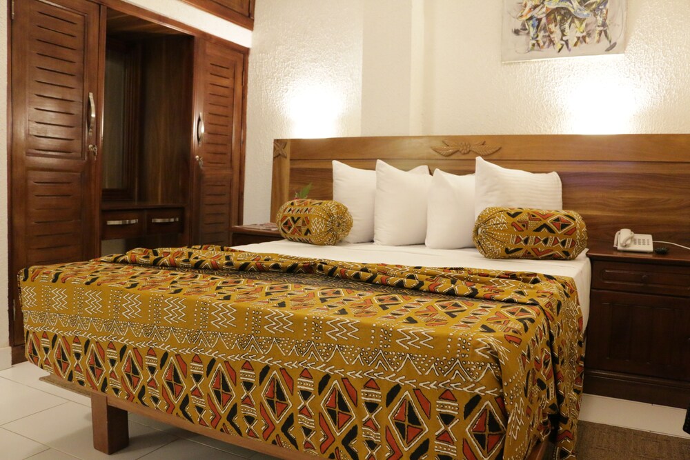 Coconut Grove Sakumono Hotel - Accra